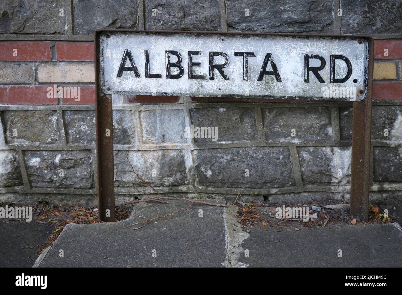 Welsh road signs hi-res stock photography and images - Alamy