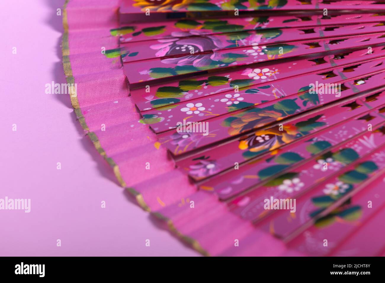 Spanish fans, heat wave, the fan is one of the best ways to combat the ...