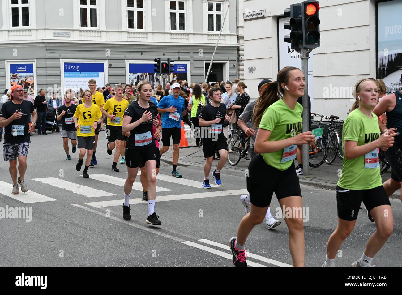 Bestseller Aarhus City Half Marathon - People running in the city, in ...