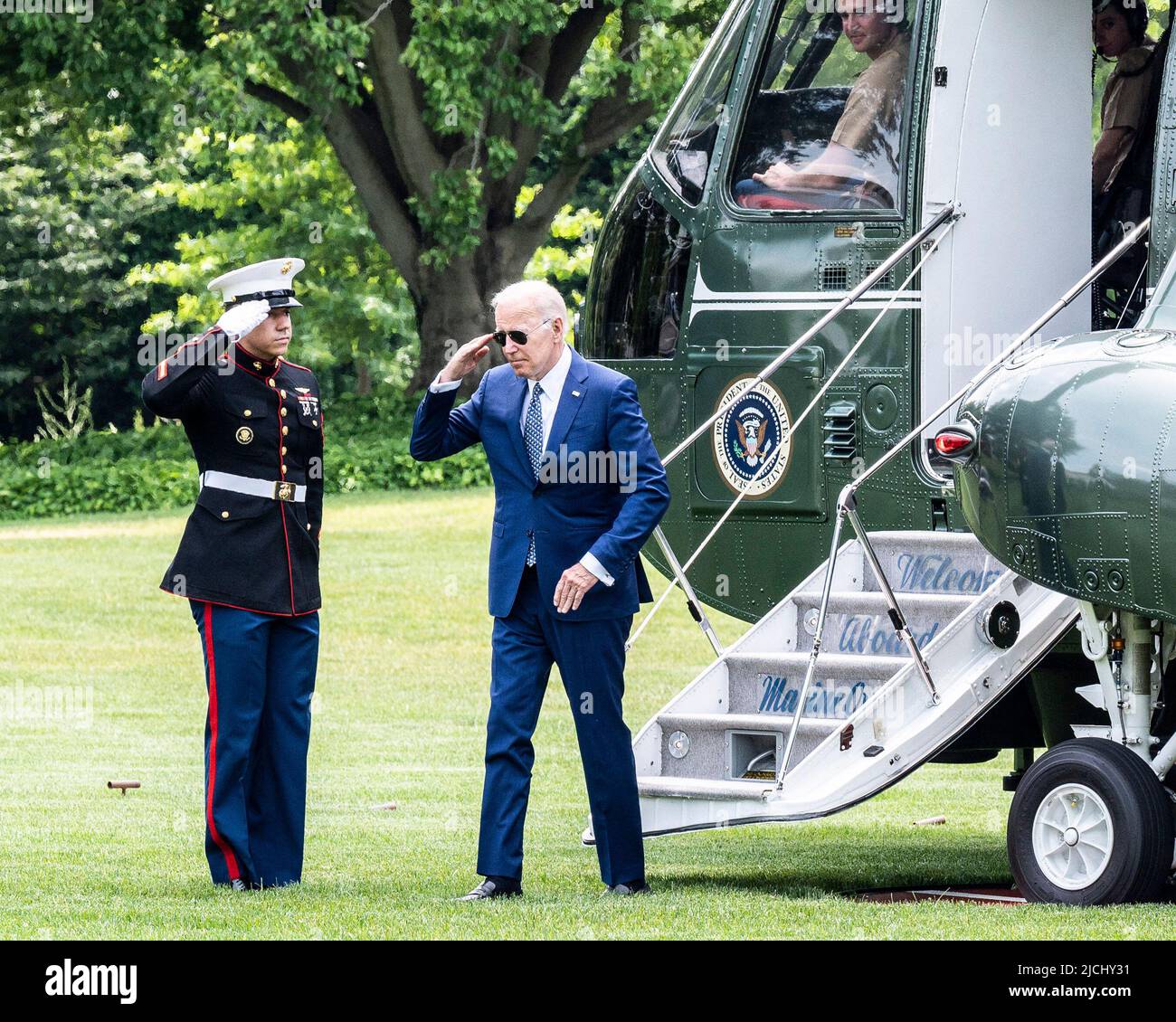 Joe biden saluting hi-res stock photography and images - Alamy