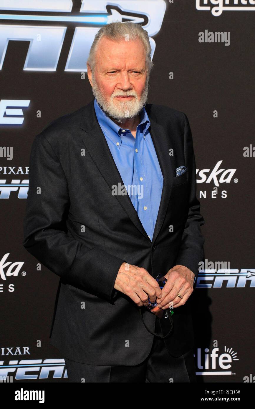 Los Angeles, CA. 8th June, 2022. Jon Voight at arrivals for LIGHTYEAR ...