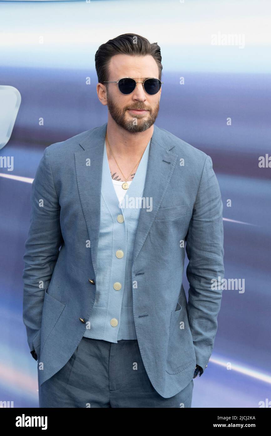 LONDON, ENGLAND - JUNE 13: Chris Evans attends the UK Premiere of ...