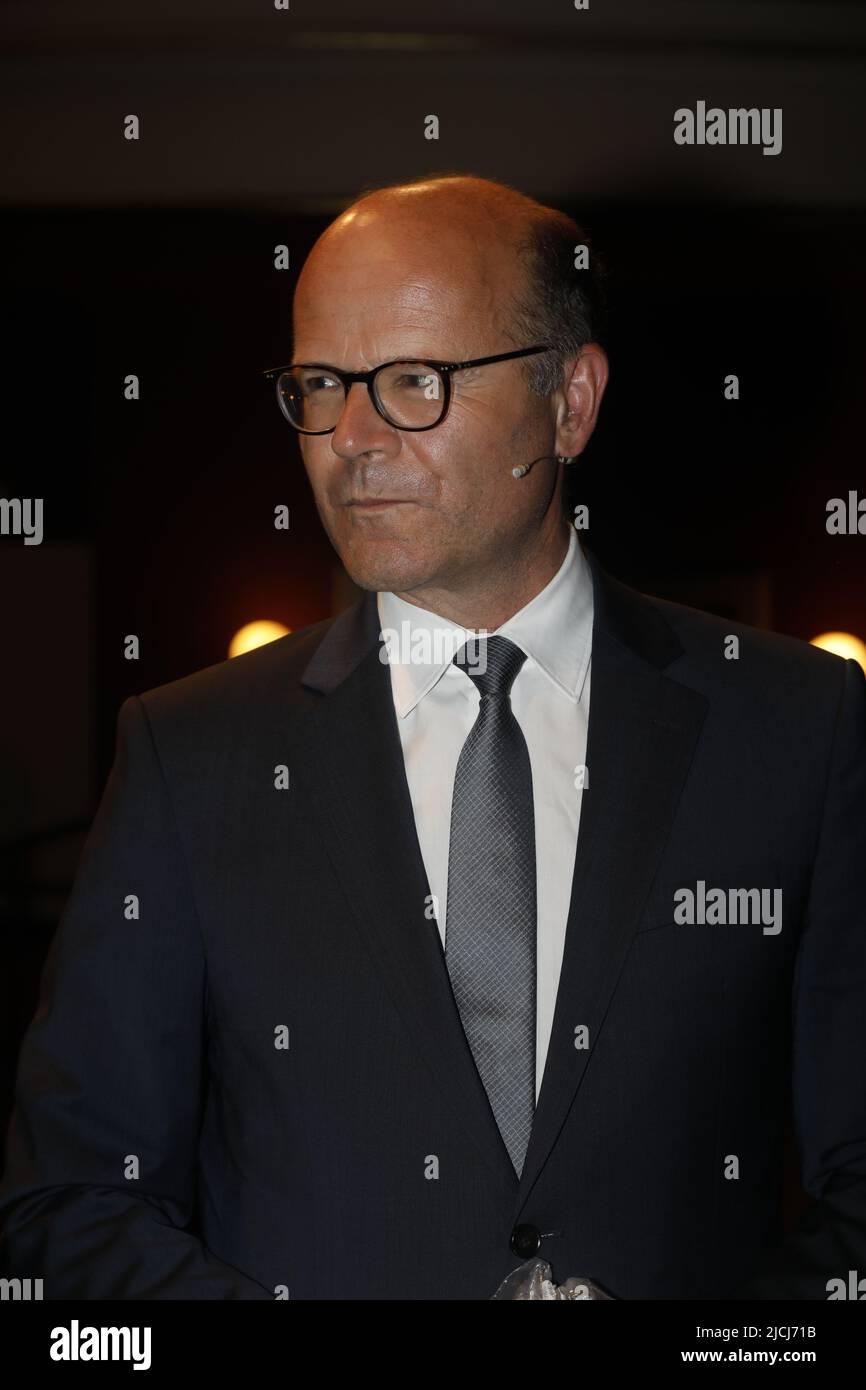 Der Chef der Staatskanzlei, Staatsminister Oliver Schenk, nimmt ...
