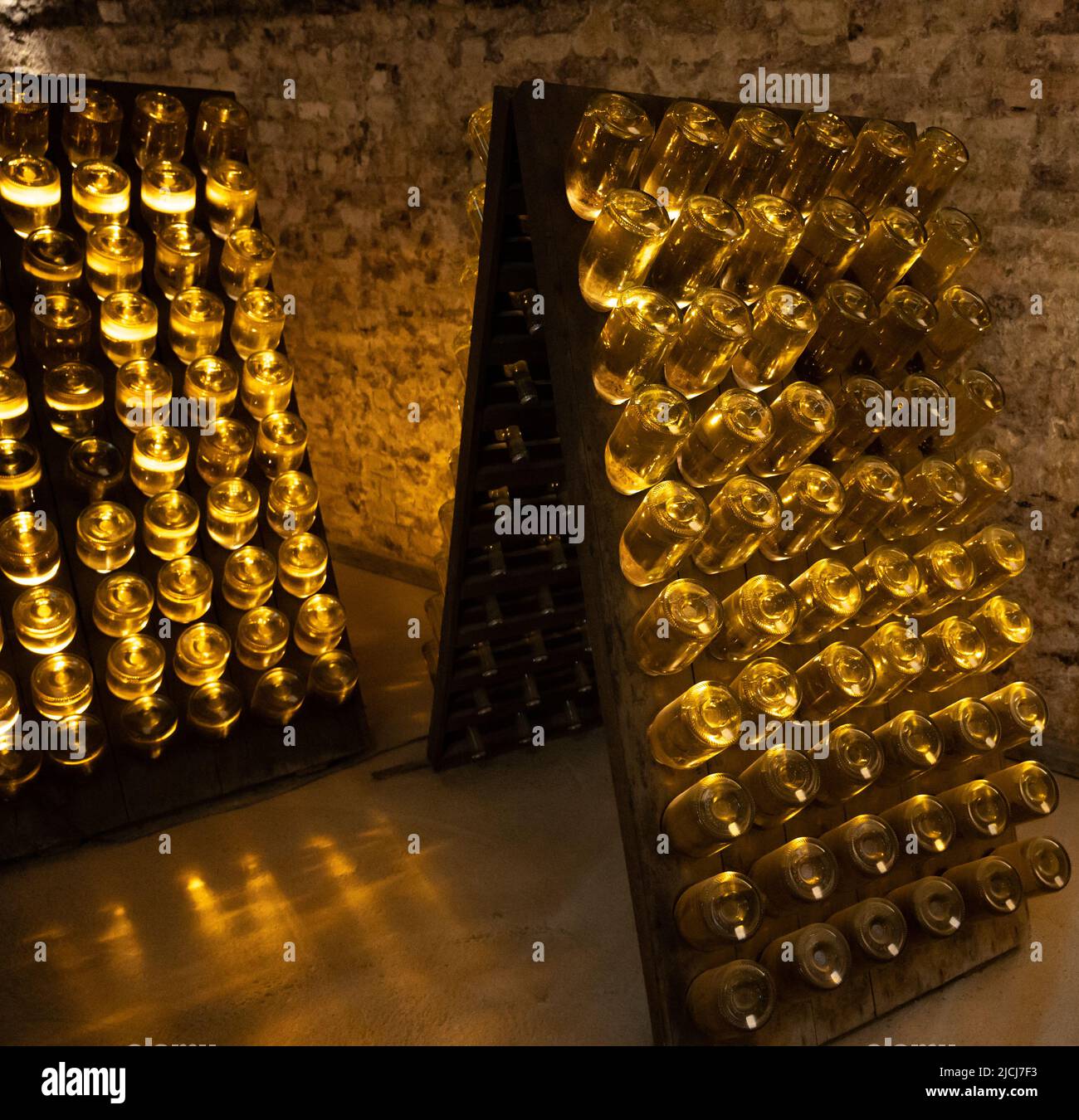 Sparkling white and rose wine production by traditional method in ...