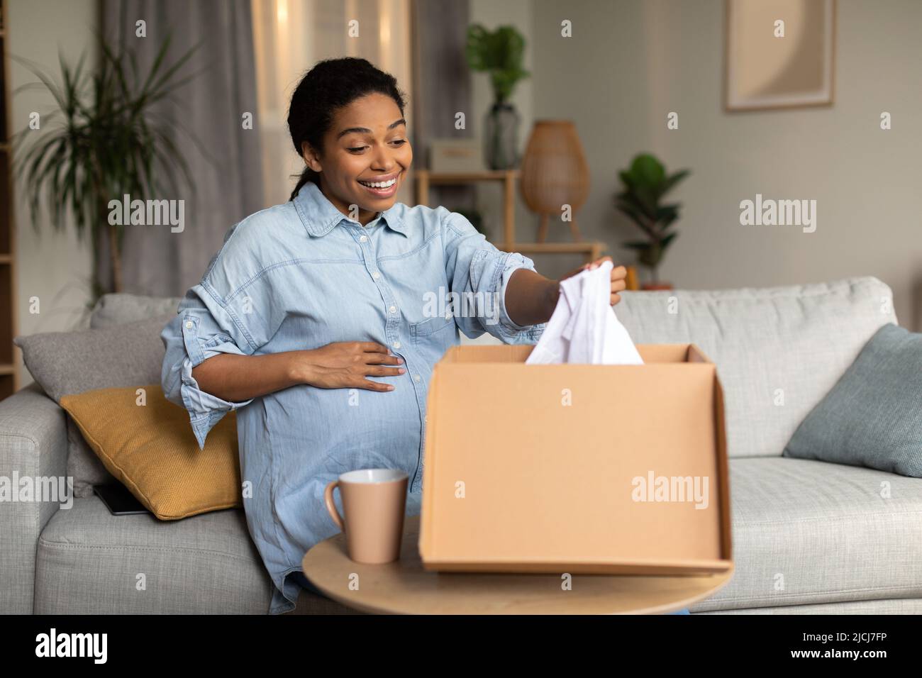 Unpacking delivery clothes hi-res stock photography and images - Alamy