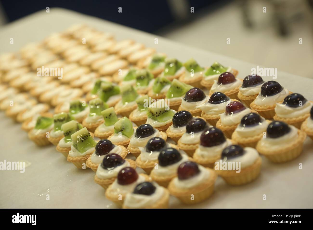 Mini tartlets hi-res stock photography and images - Alamy