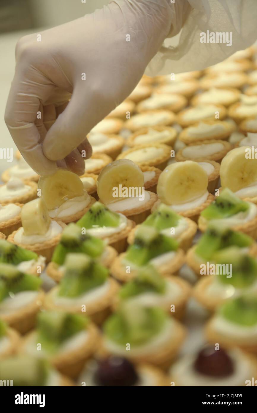 Mini tartlets hi-res stock photography and images - Alamy