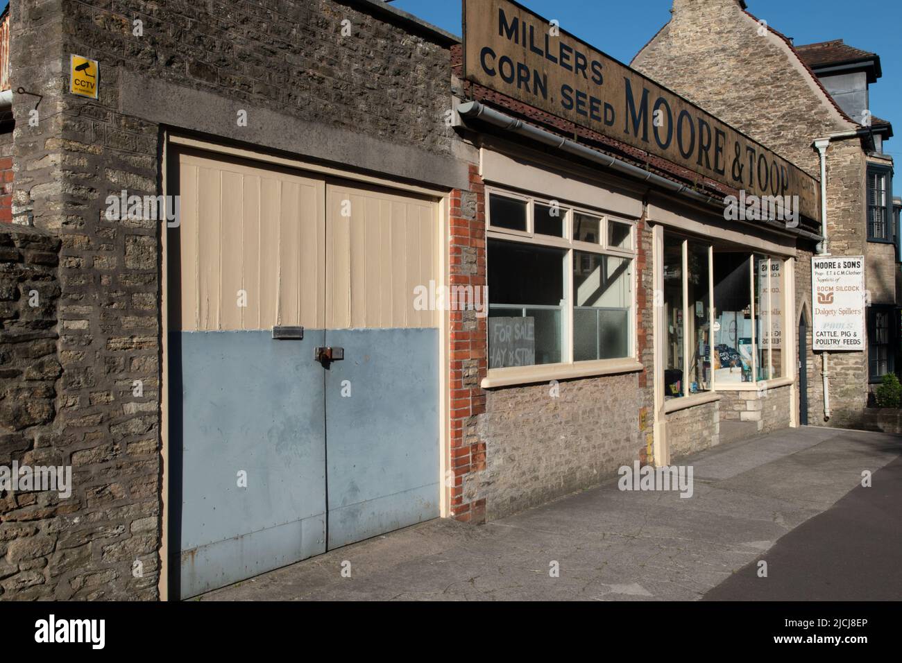 Old shop frontage hi-res stock photography and images - Alamy