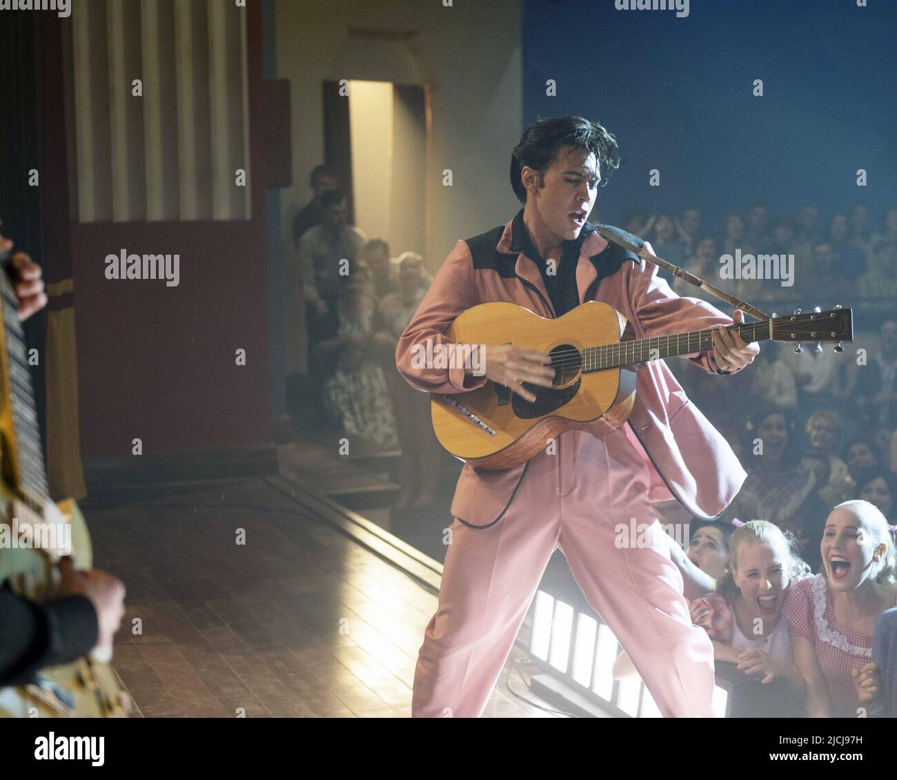 ELVIS, Austin Butler as Elvis Presley, 2022. ph: Hugh Stewart /© Warner ...