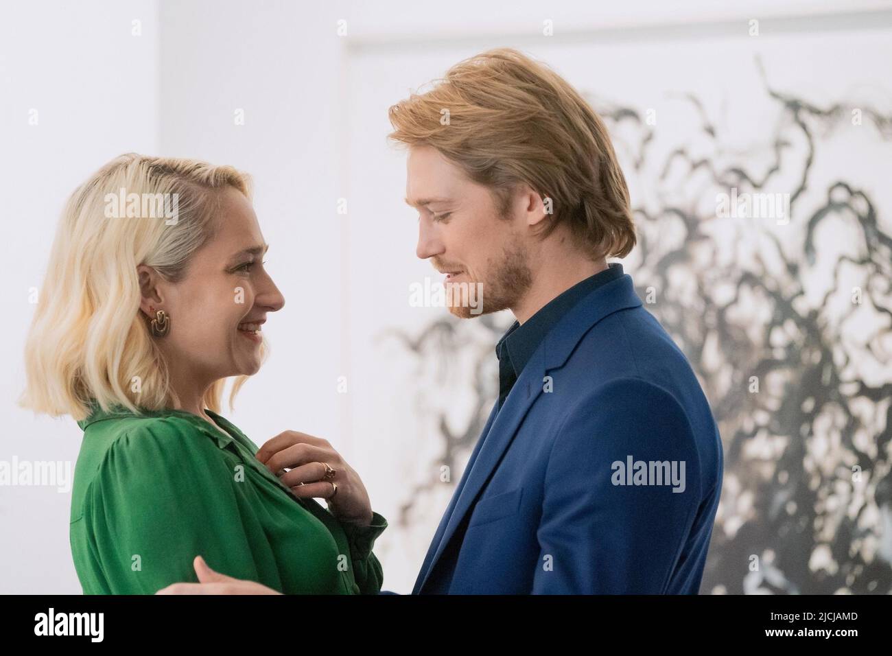 CONVERSATIONS WITH FRIENDS, from left: Jemima Kirke, Joe Alwyn, (Season ...