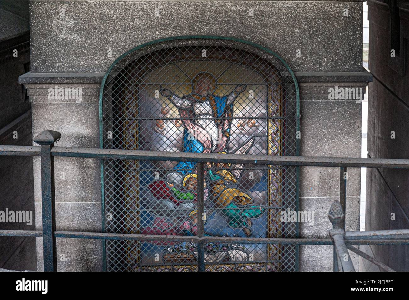 Tomb stained glass hi-res stock photography and images - Alamy
