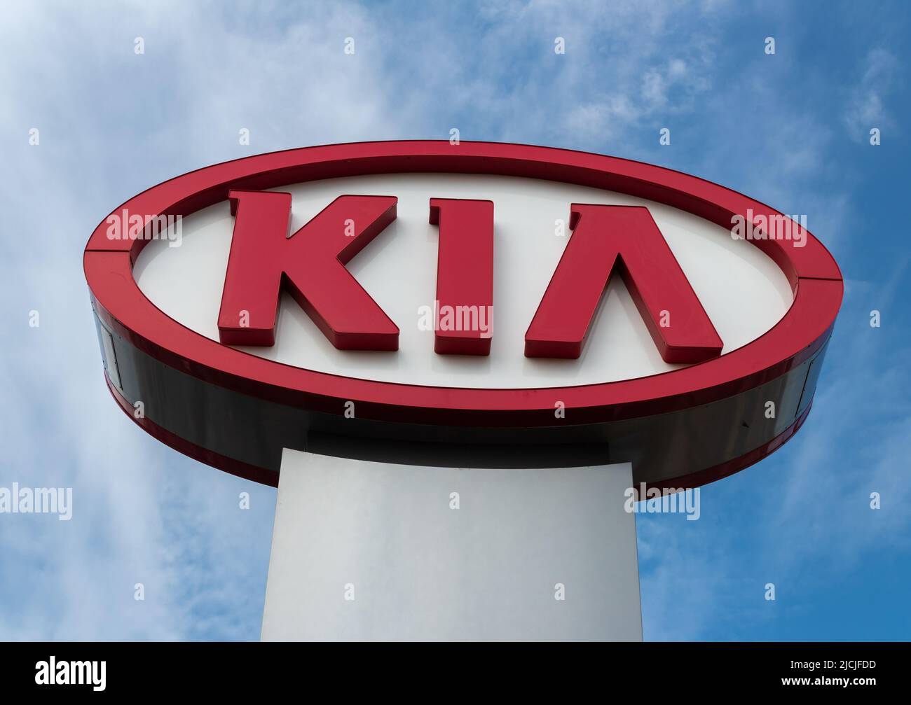 BLOOMINGTON, MN, USA - JUNE 10, 2022: Kia automobile dealership sign ...