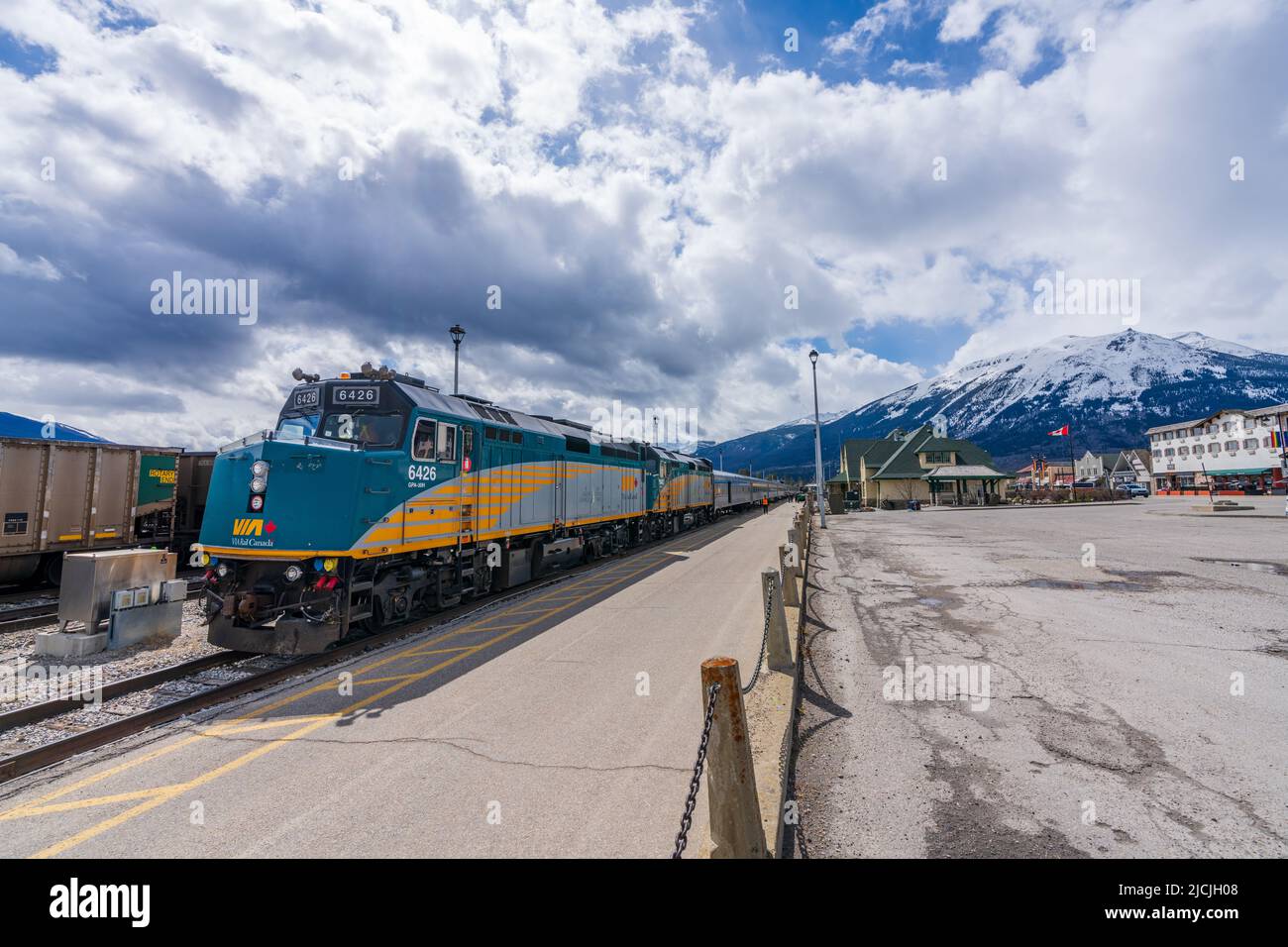 Via Rail F40PH-2D public passenger train stop at the Jasper station ...