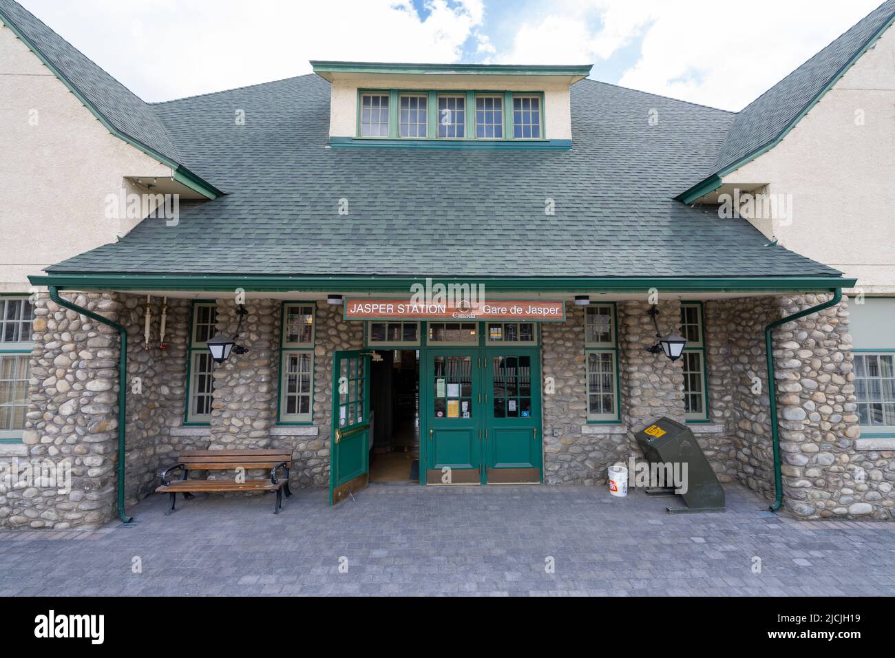 Jasper via train station hi-res stock photography and images - Alamy