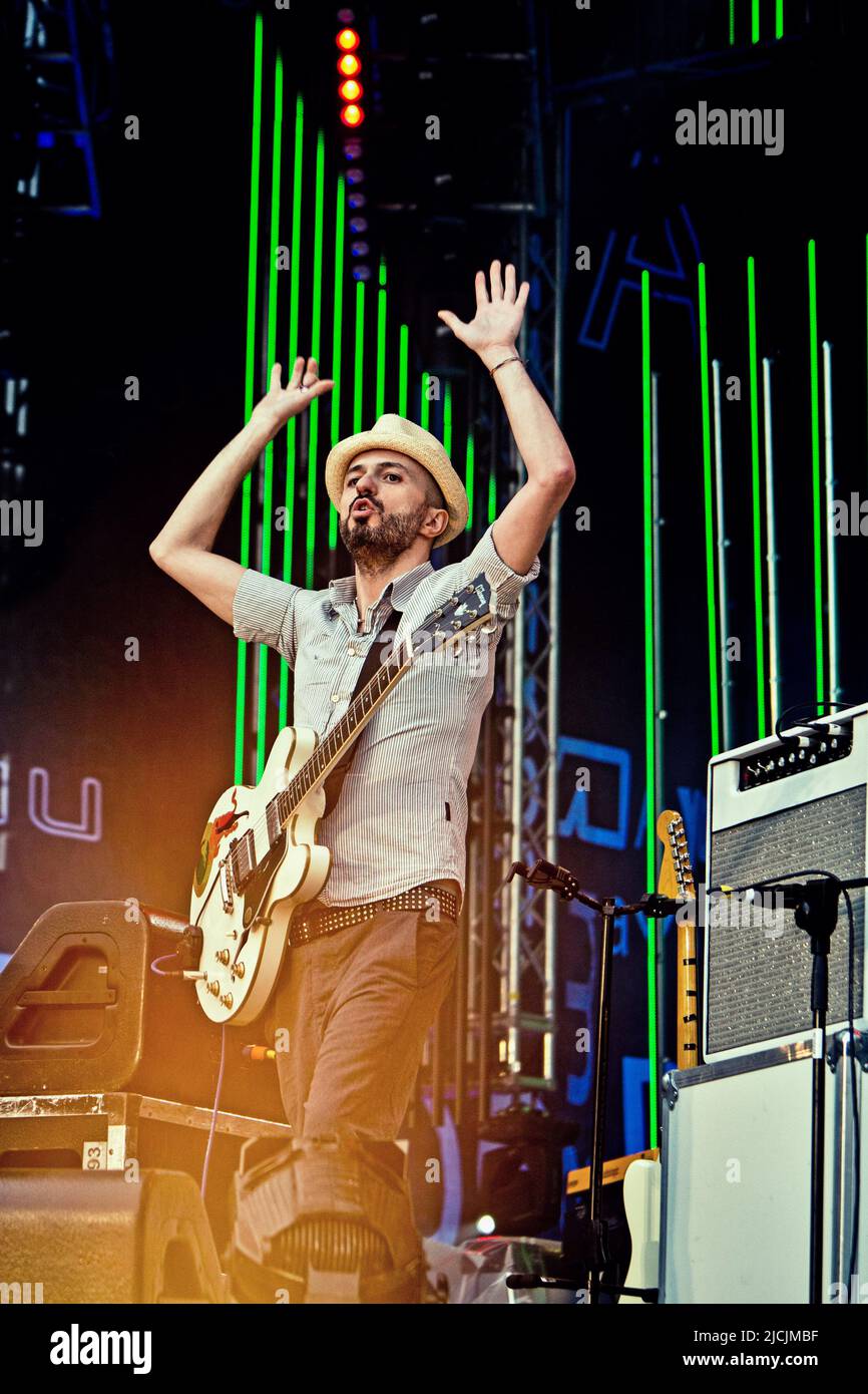 Samuel Romano performs live in concert with his band Motel Connection ...