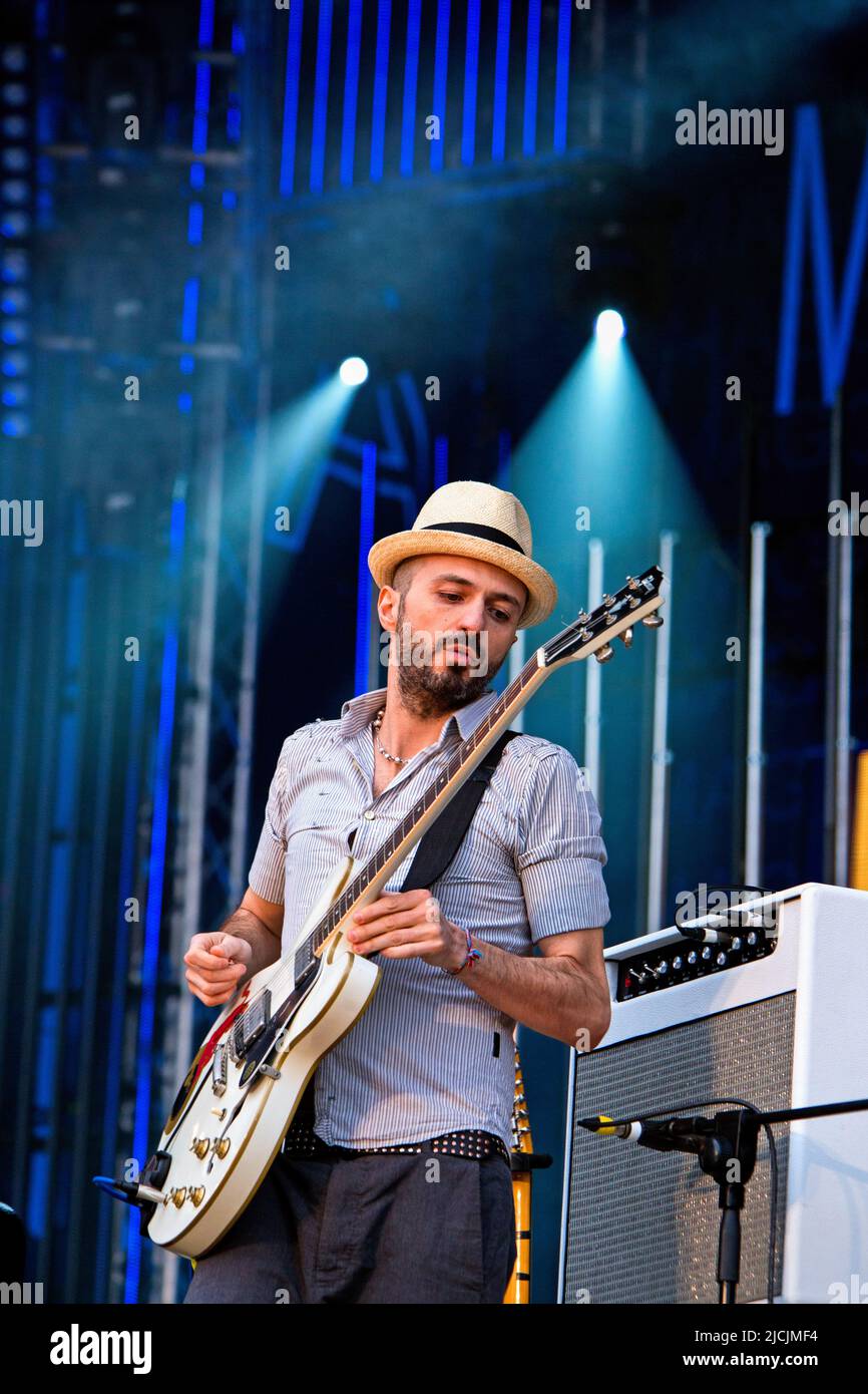 Samuel Romano performs live in concert with his band Motel Connection ...