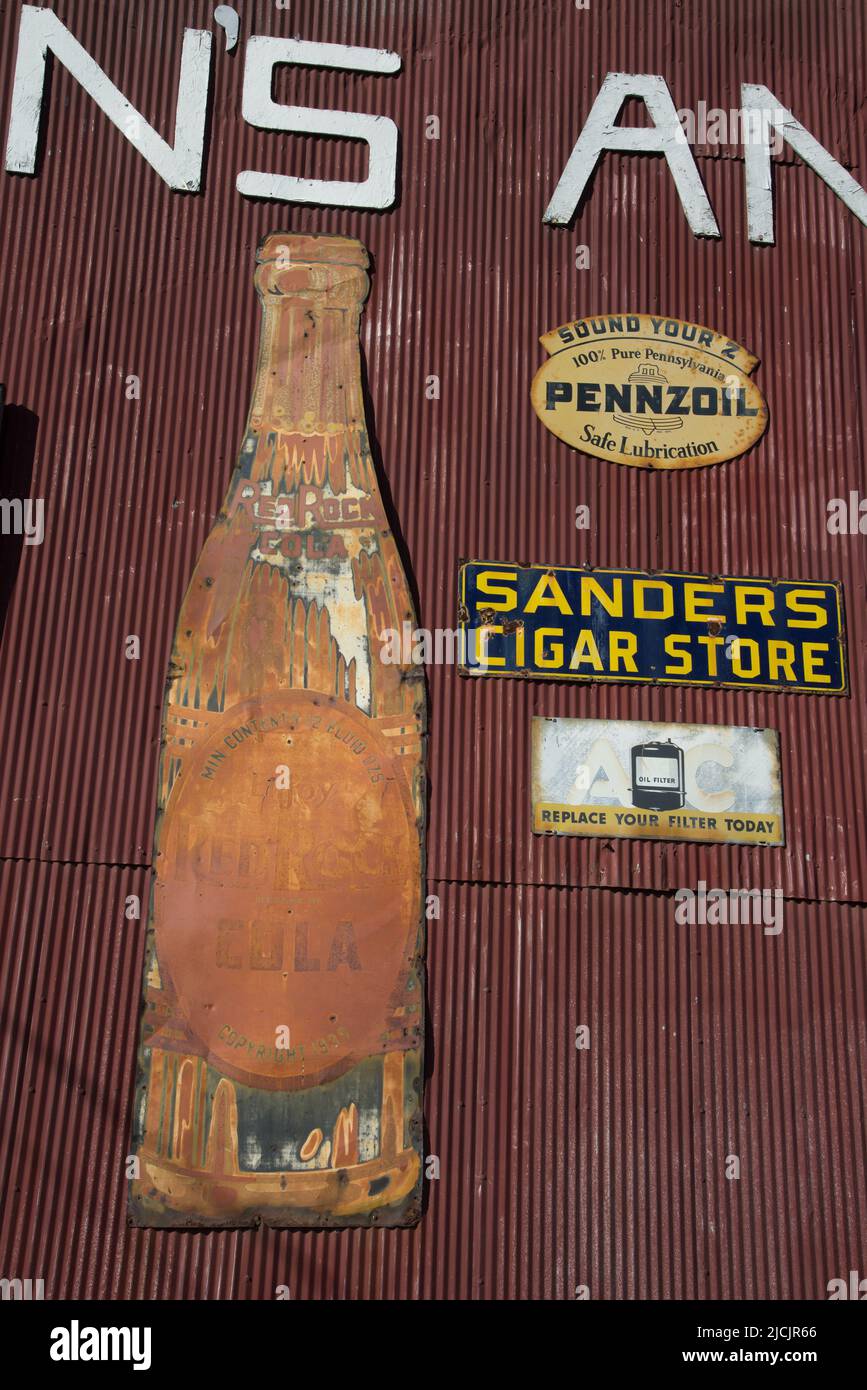 Vintage cigar sign hi-res stock photography and images - Alamy