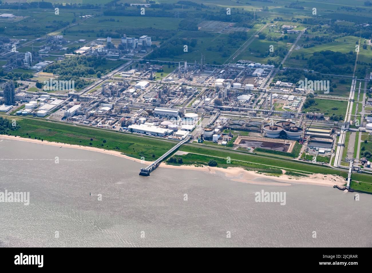 09 June 2022, Lower Saxony, Bützfleth: The chemical plant of Dow ...