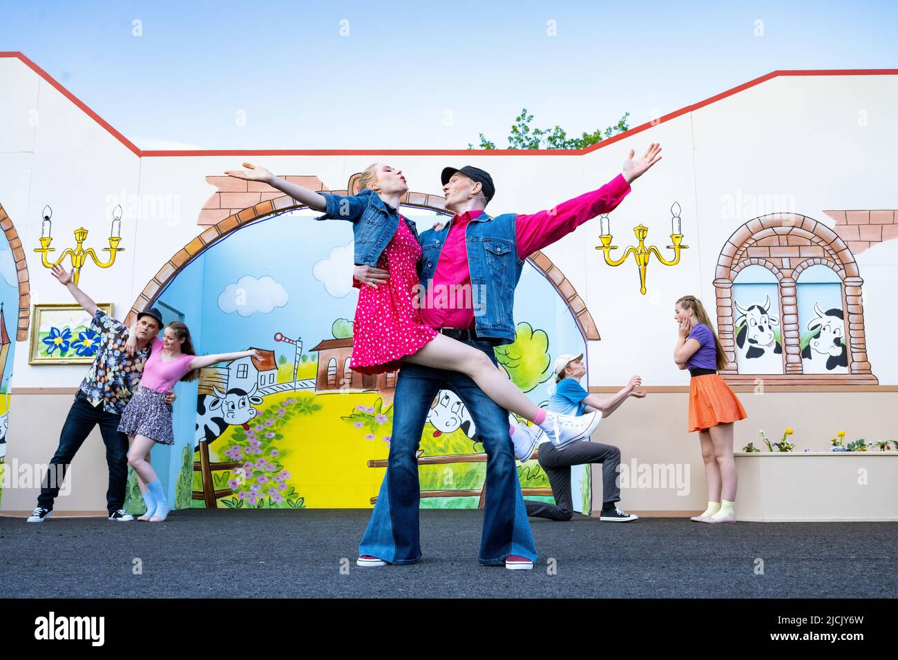 Wolgast, Germany. 13th June, 2022. Actors Katharina Krüger (l-r) as Eva ...