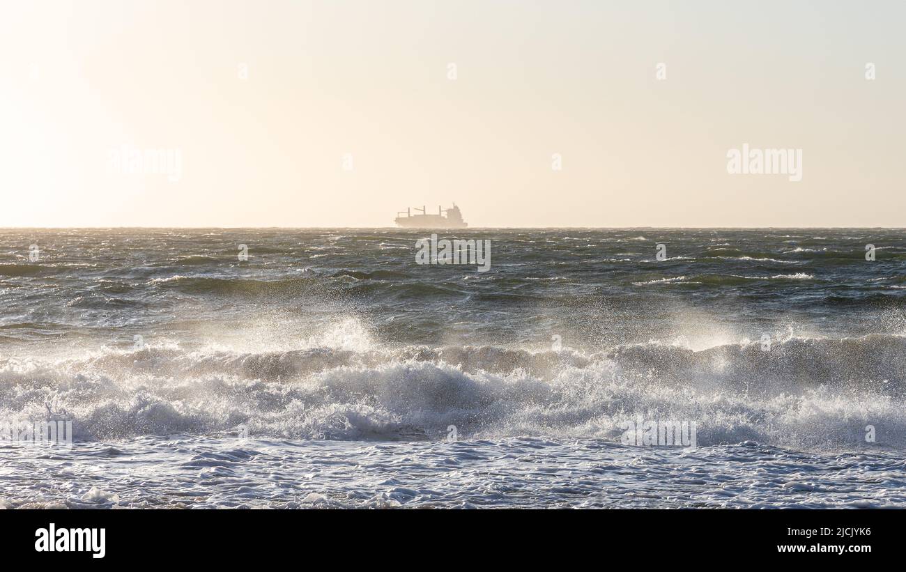 Strong wave hi-res stock photography and images - Alamy