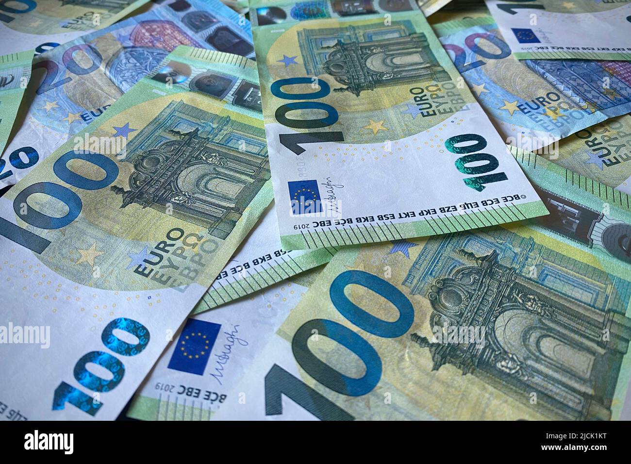 Munich, Deutschland. 14th June, 2022. Theme image, symbol photo: save ...