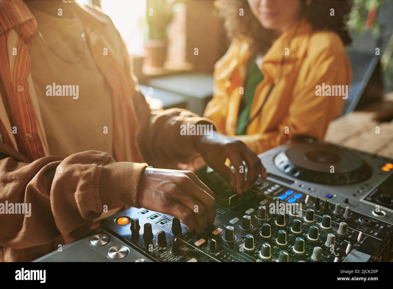Professional disc jockey hi-res stock photography and images - Alamy