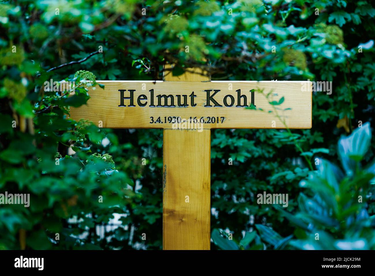 Speyer, Germany. 14th June, 2022. A cross with the inscription "Helmut ...