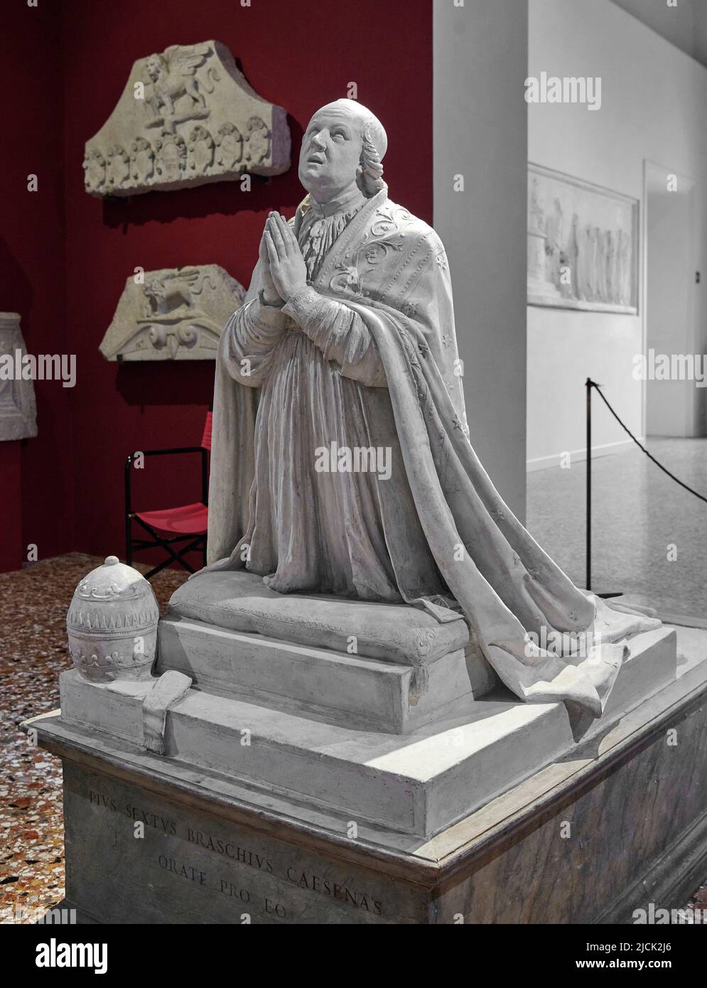 Papa Pio VI pregante - marmo - Antonio Canova e Adamo Tadolini - 1822 ...