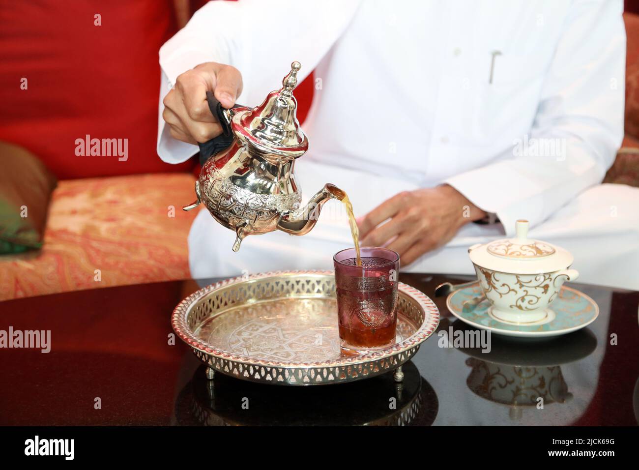 Arabic coffee and tea hi-res stock photography and images - Alamy