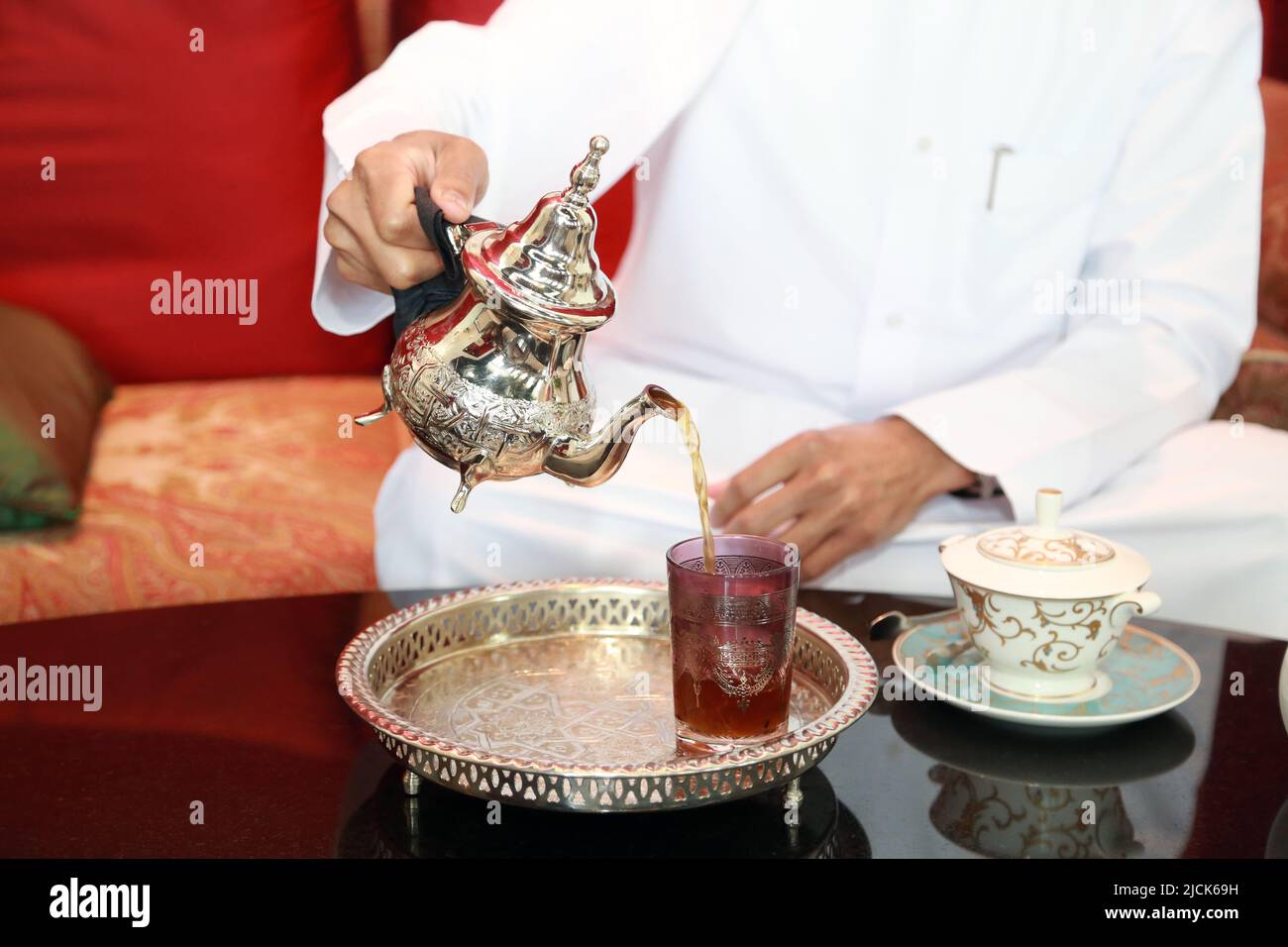 Arabian dallah hi-res stock photography and images - Alamy