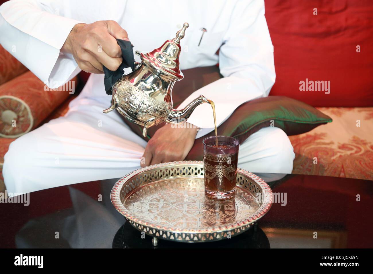 Arabic coffee and tea hi-res stock photography and images - Alamy