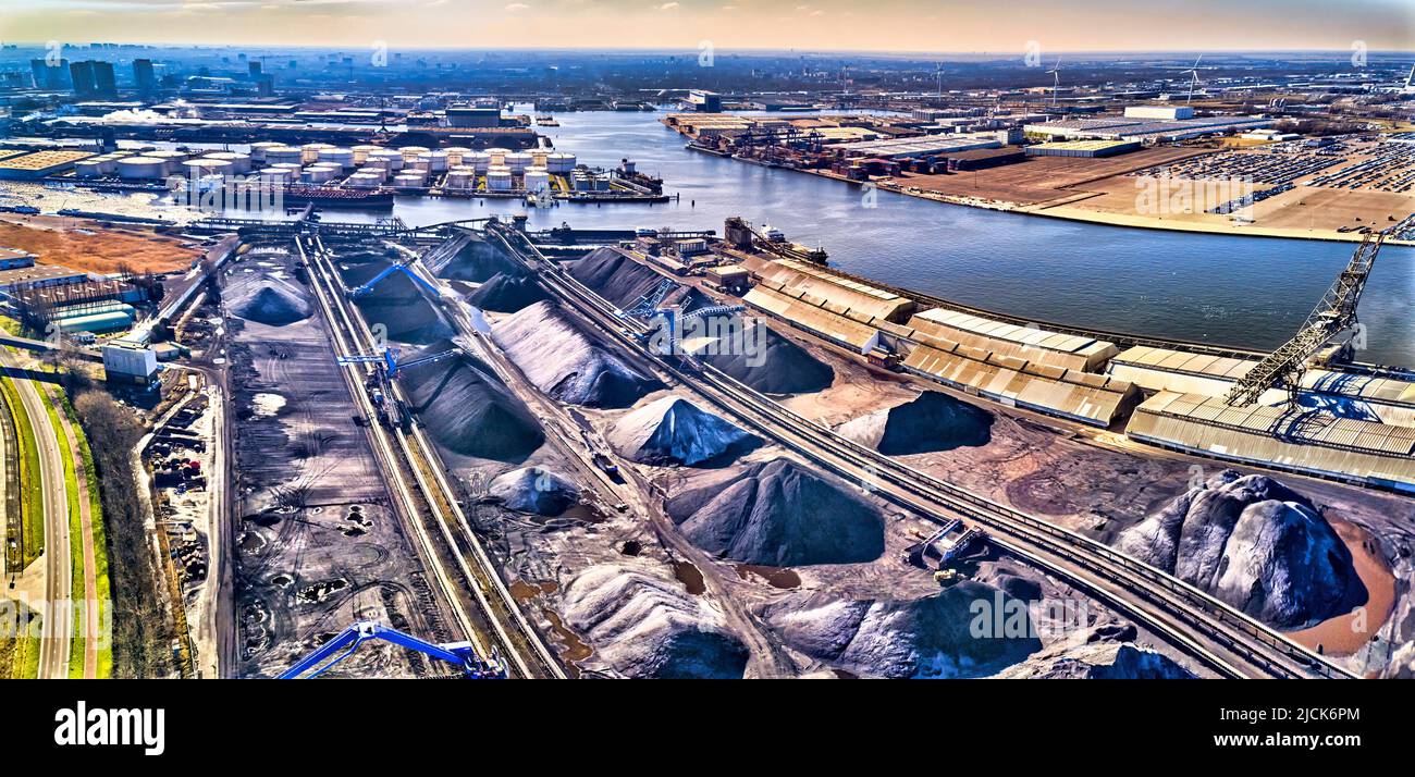 Coal handling hi-res stock photography and images - Alamy