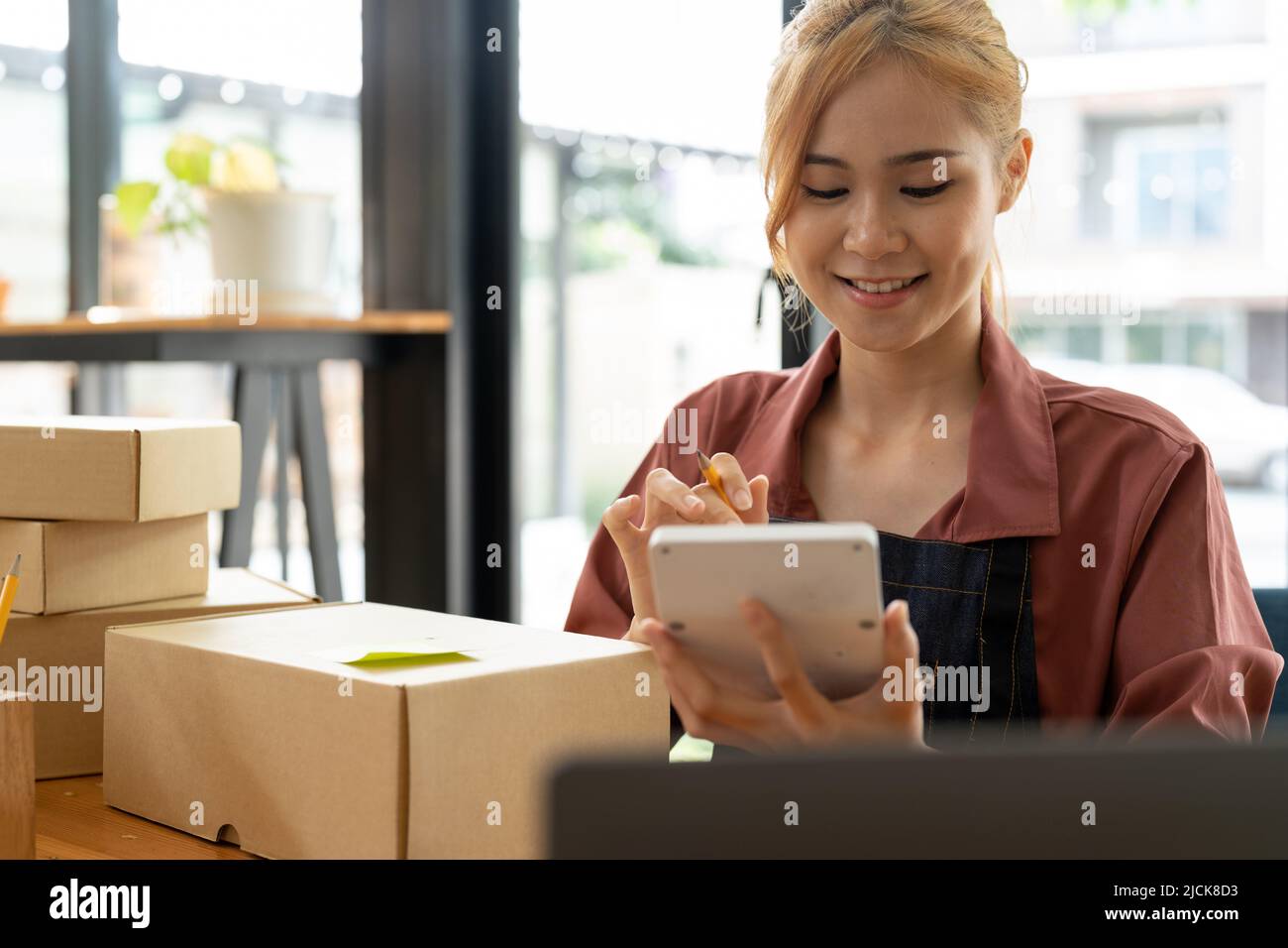 Starting a Small Business, SME Owners, Female Entrepreneurs Check ...