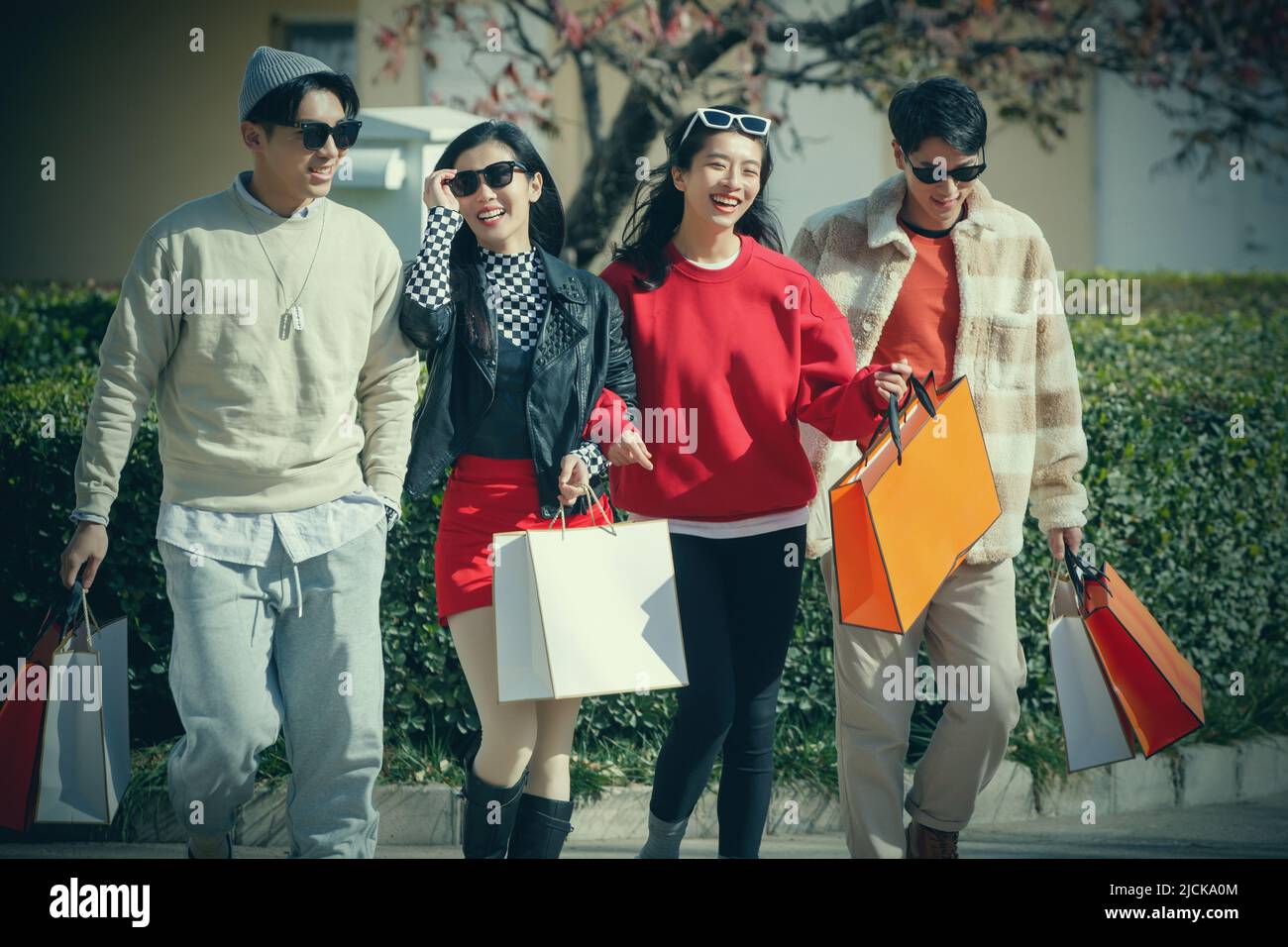 Happy fashionable young people go shopping Stock Photo - Alamy