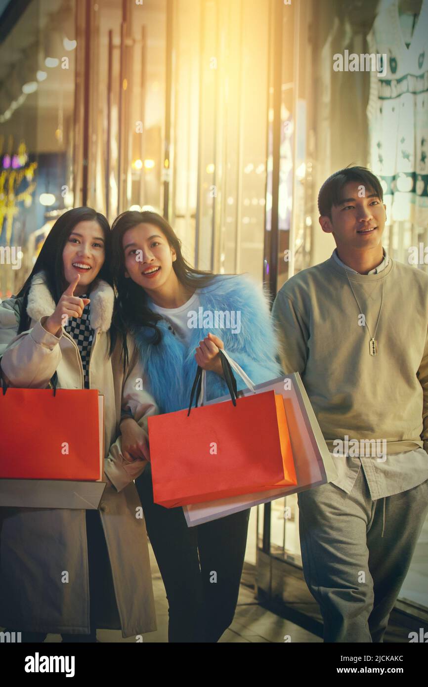 Social gathering three people hi-res stock photography and images - Alamy