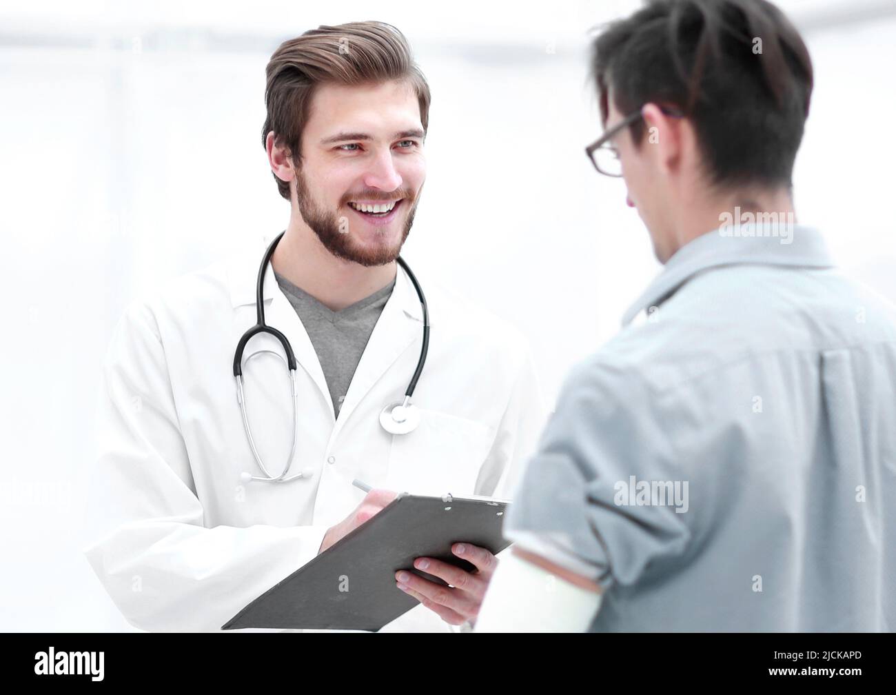 doctor writes a recommendation for the patient Stock Photo - Alamy