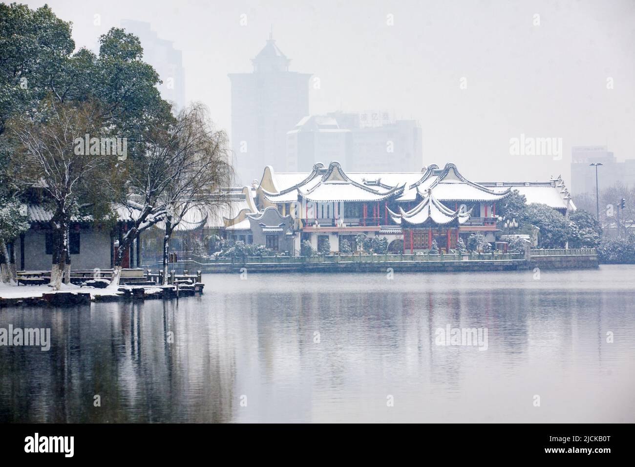 white snow covered Ningbo moon lake park Stock Photo - Alamy