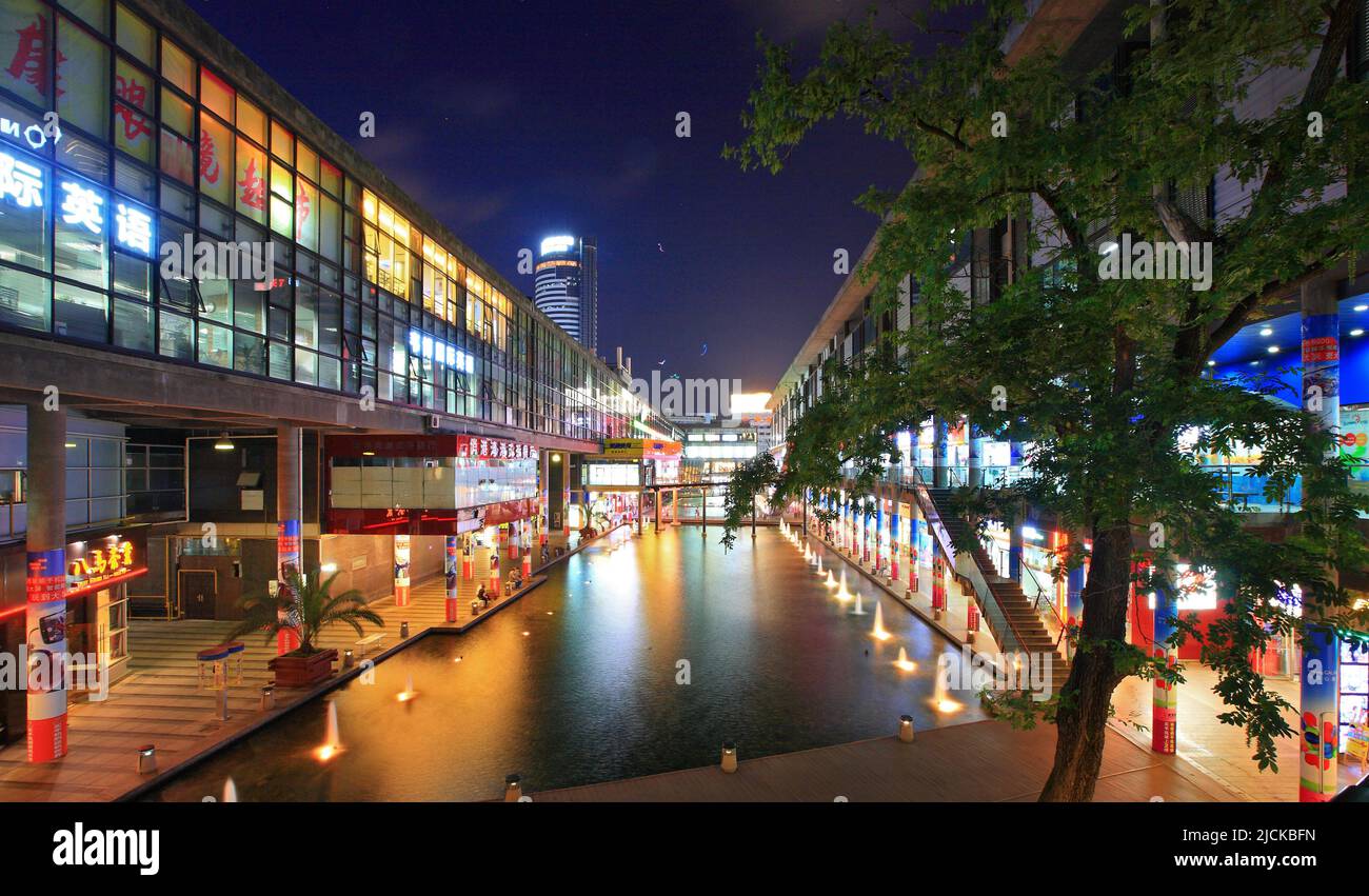 Bustling square at night hi-res stock photography and images - Alamy