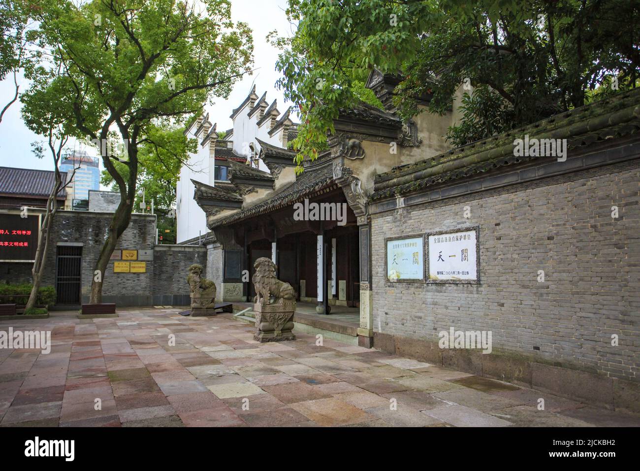 Newborn cornices stone hi-res stock photography and images - Alamy