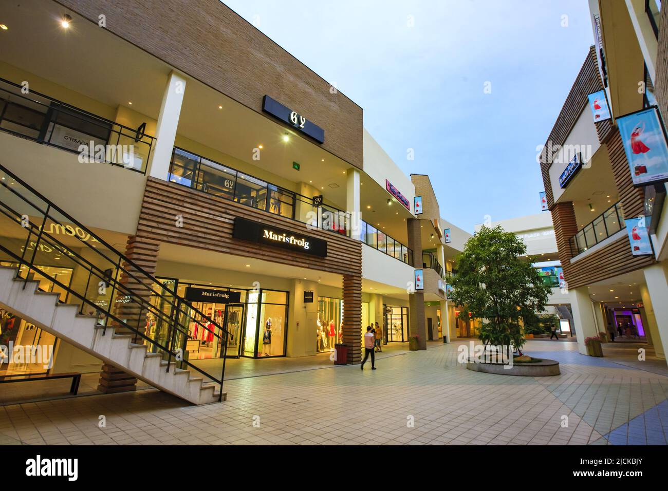 Modern malls hi-res stock photography and images - Alamy