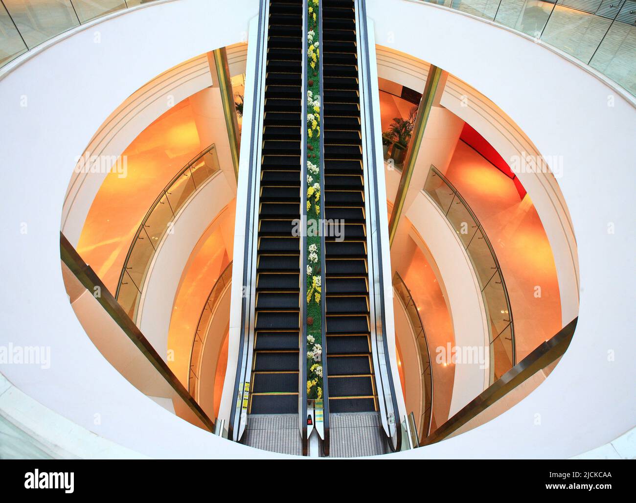 Indoor malls hi-res stock photography and images - Alamy