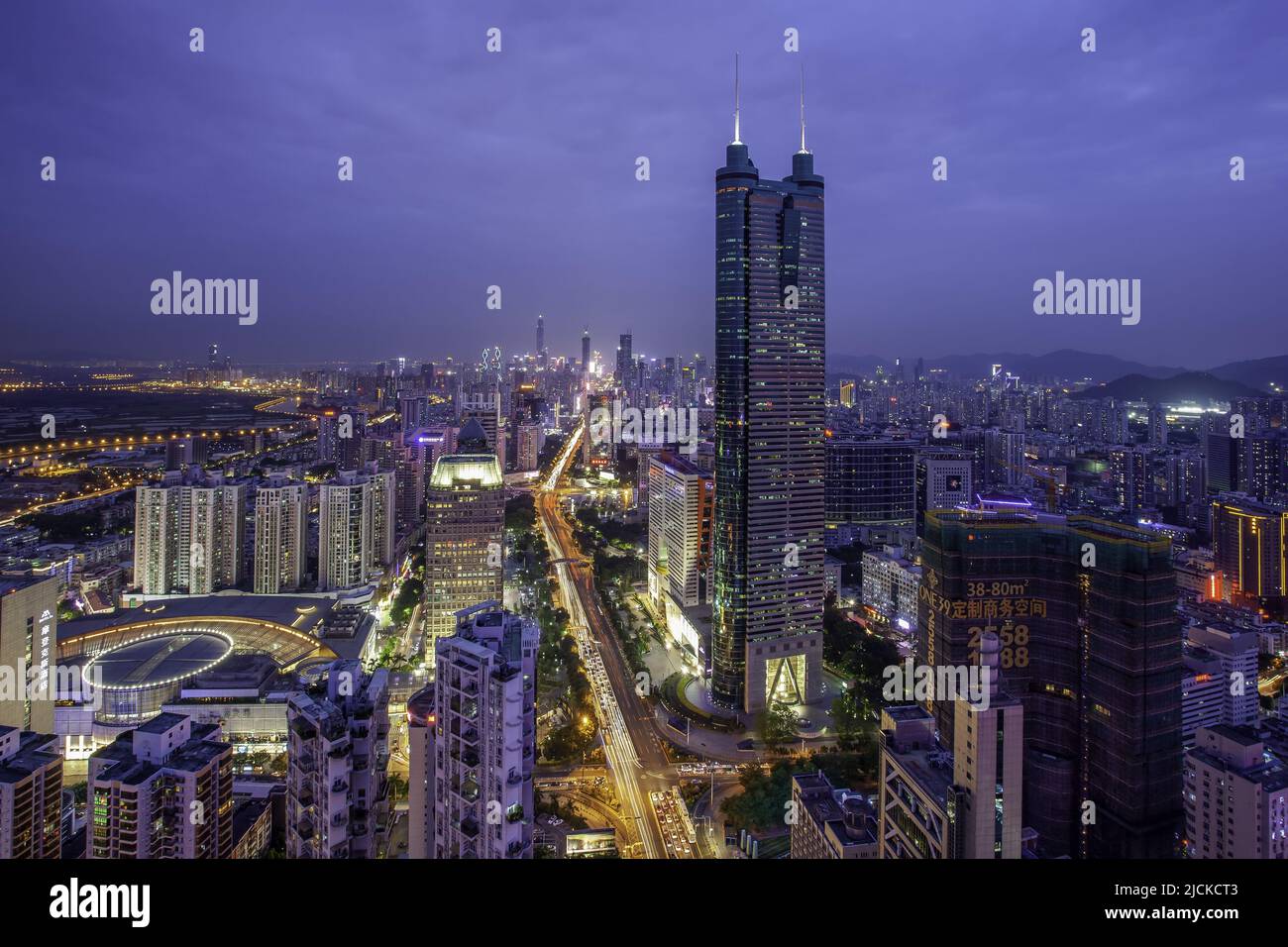 High rise building night scenery hi-res stock photography and images ...