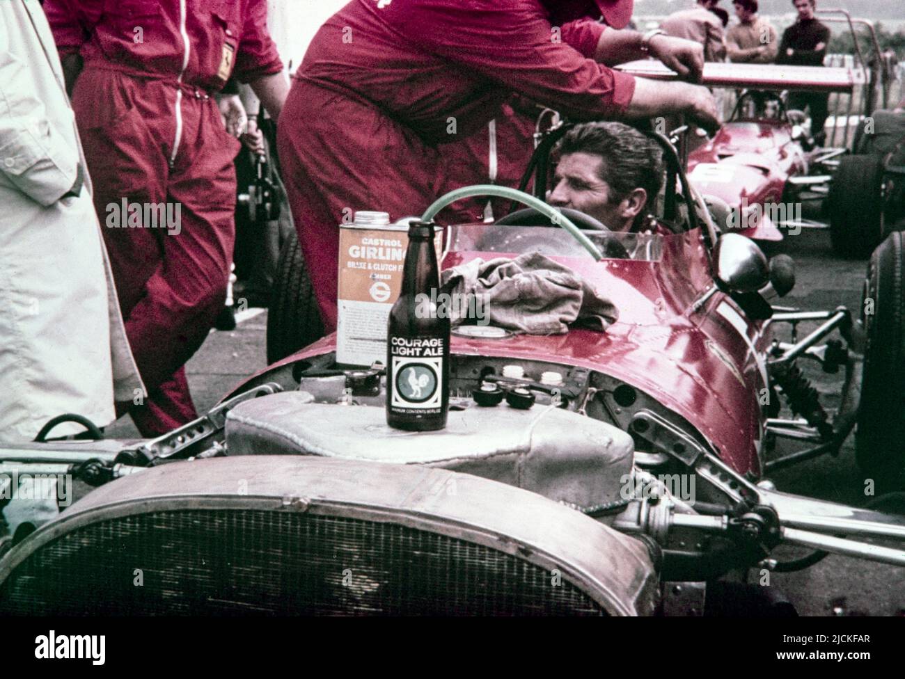 Mechanics working on formula racing hi-res stock photography and images ...