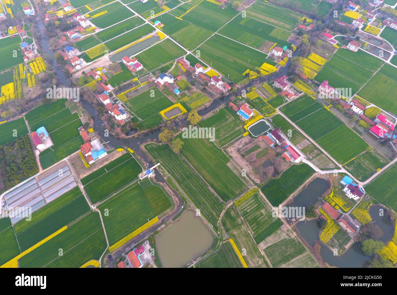 Houses in rural areas hi-res stock photography and images - Alamy