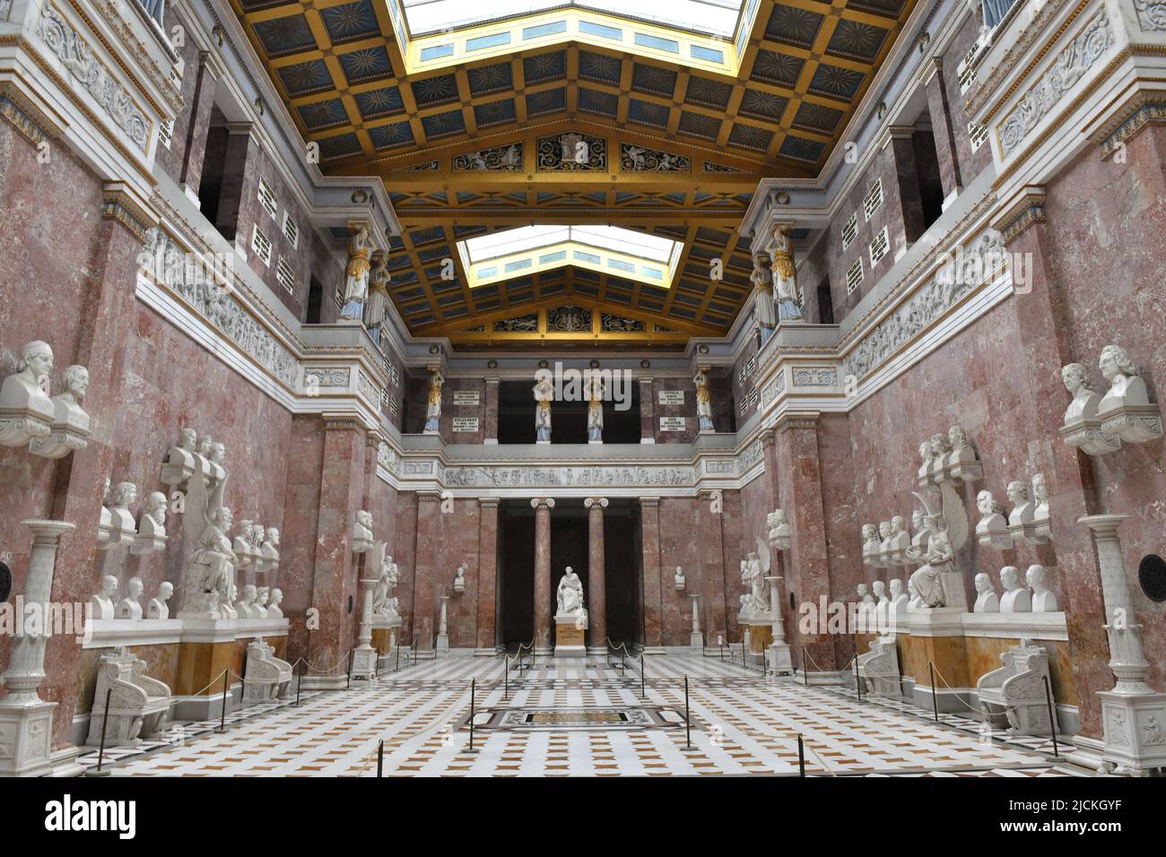Gedenkstätte Walhalla in Bayern mit Marmorbüsten bedeutender deutscher ...