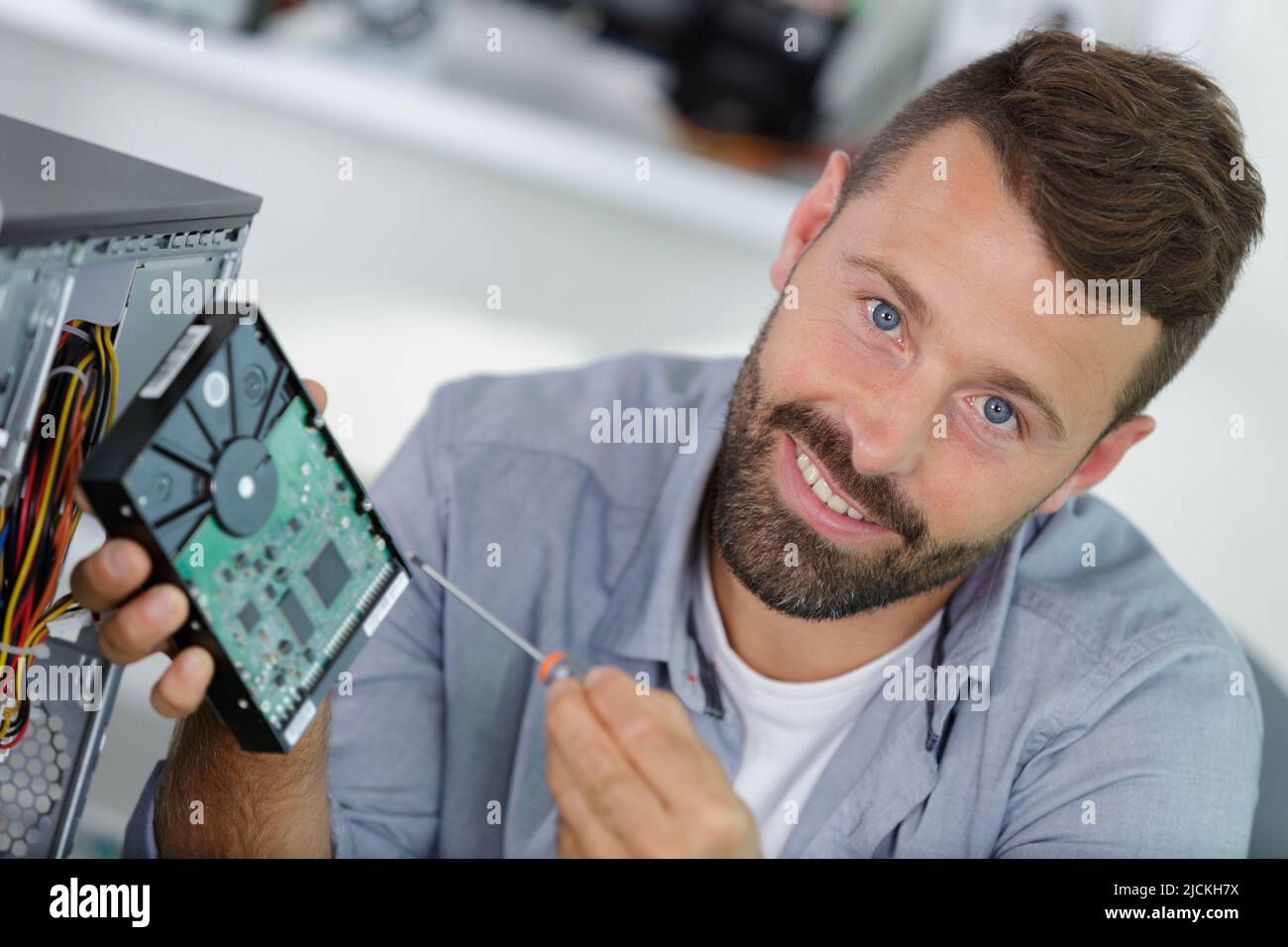 Trying to repair computer hi-res stock photography and images - Alamy