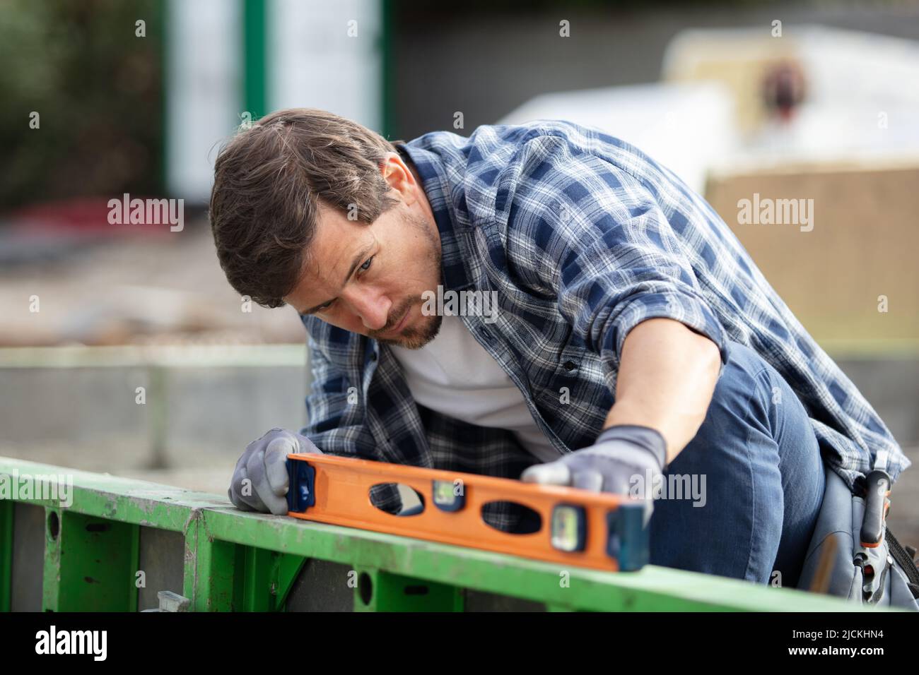man using a spirit level to check a surface Stock Photo - Alamy