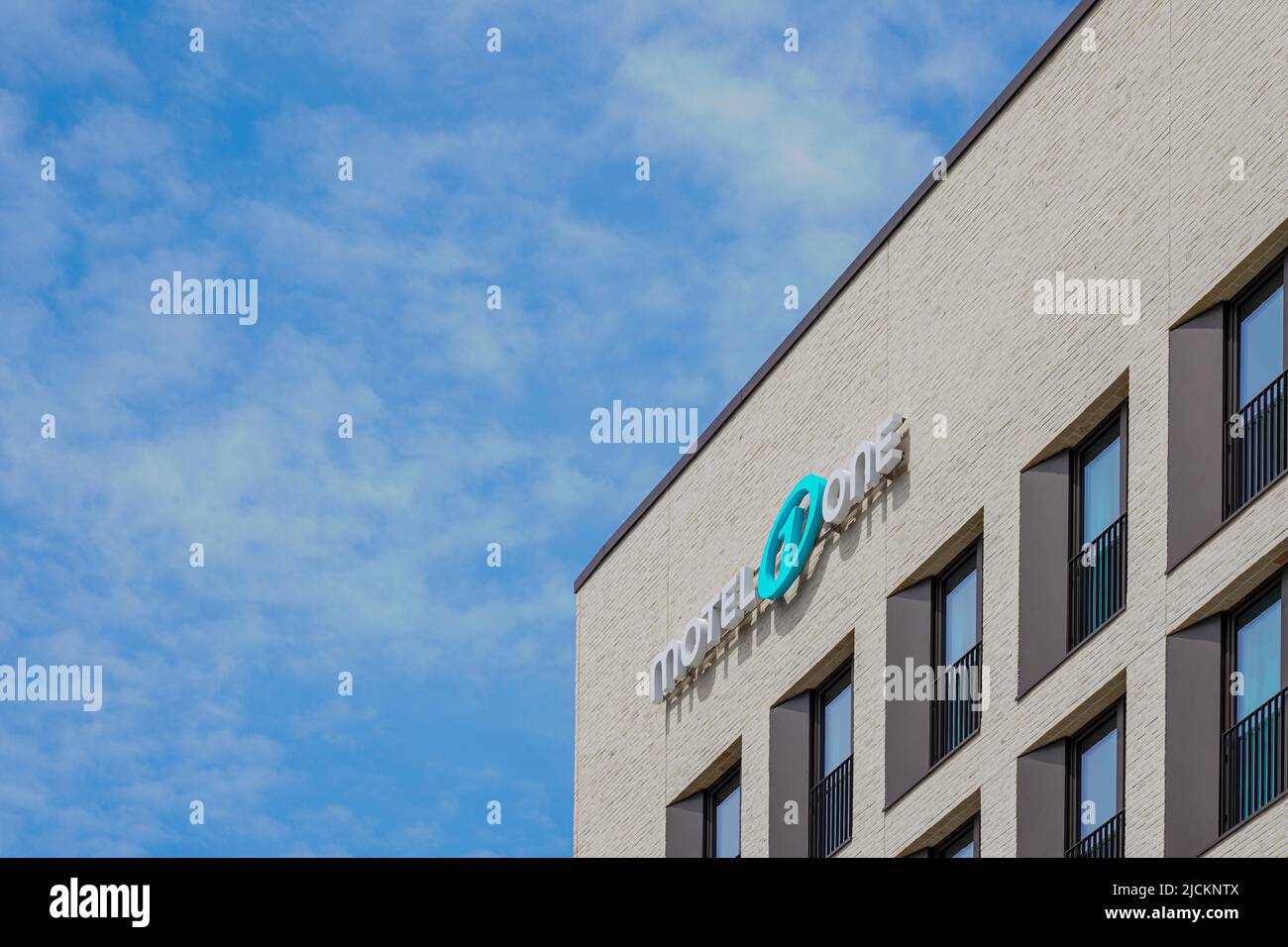 Deutz sign hi-res stock photography and images - Alamy