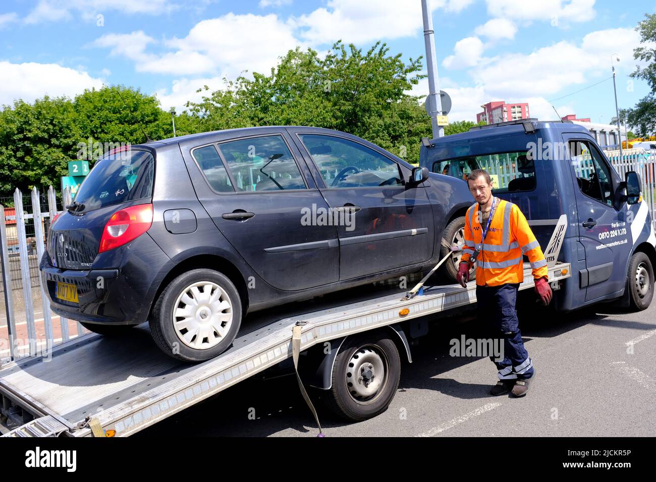 Breakdown truck hi-res stock photography and images - Alamy