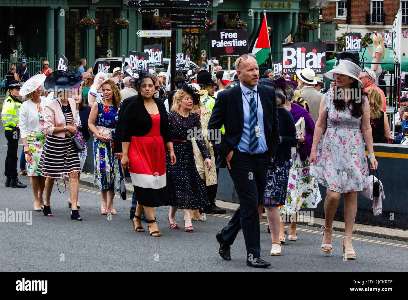 2022 formal attire hi-res stock photography and images - Alamy